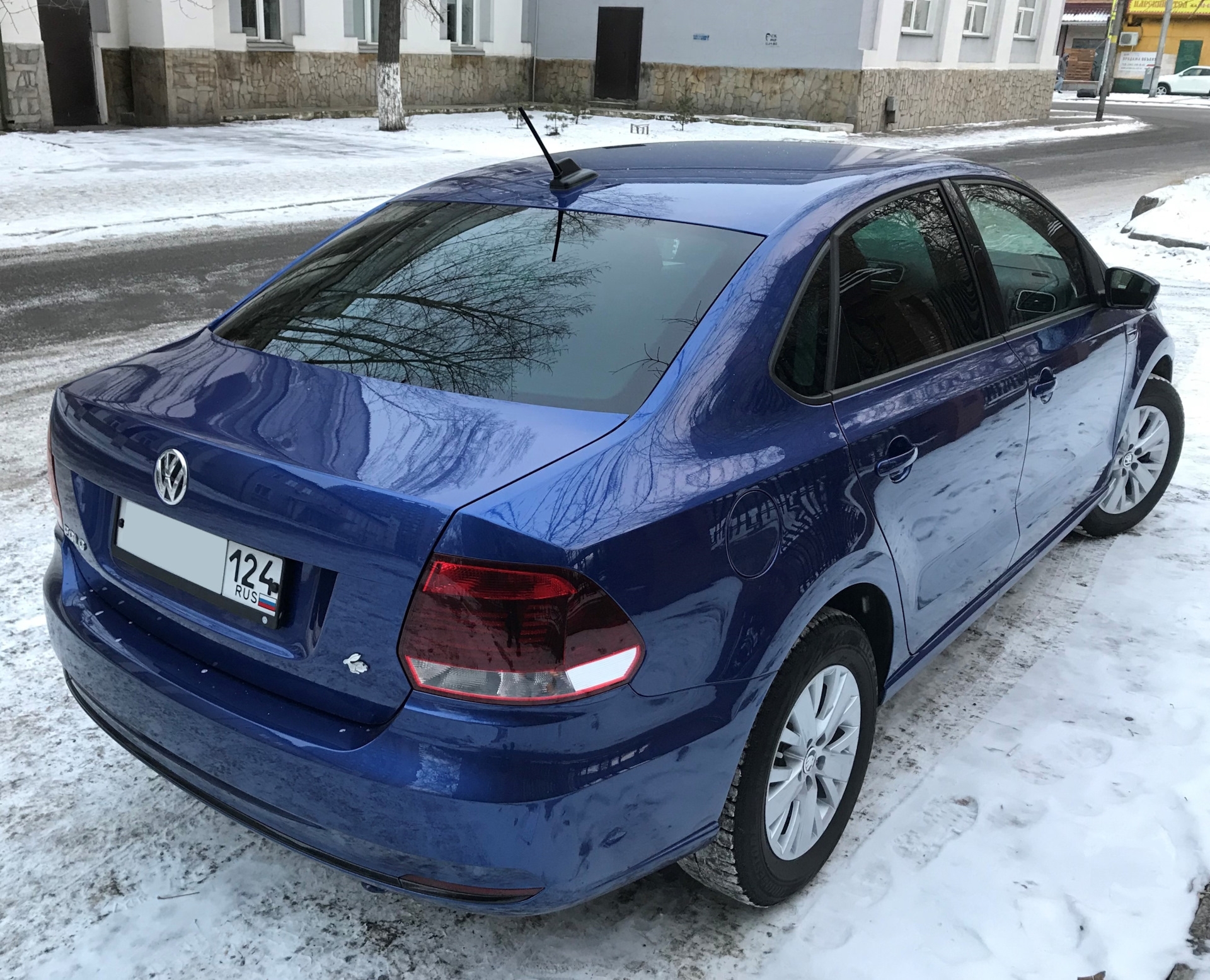 43. Новое лобовое стекло и покраска бампера — Volkswagen Polo Sedan, 1 ...