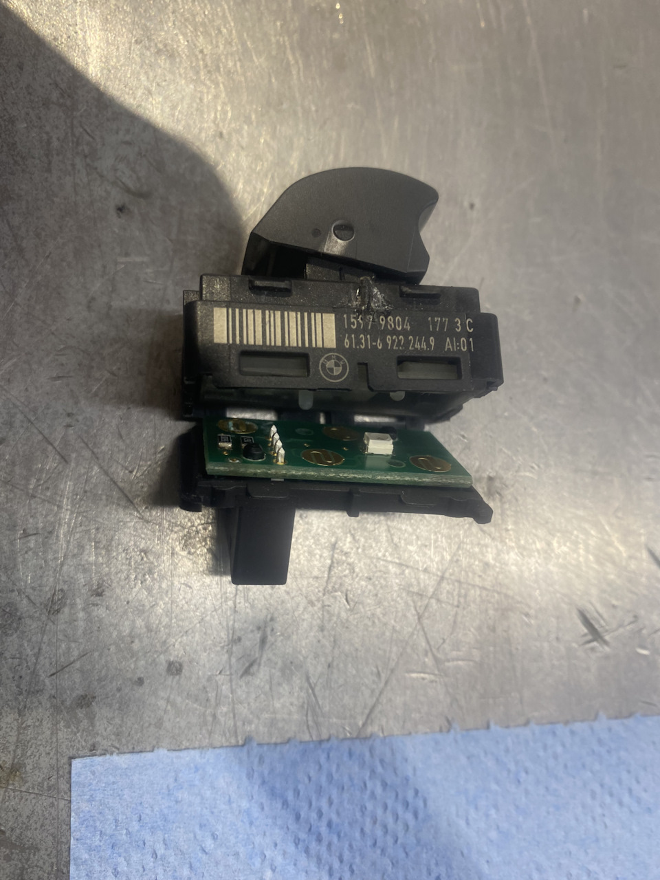 Кнопка переднего пассажирского стеклоподъемника — BMW 5 series (E60), 3 ...