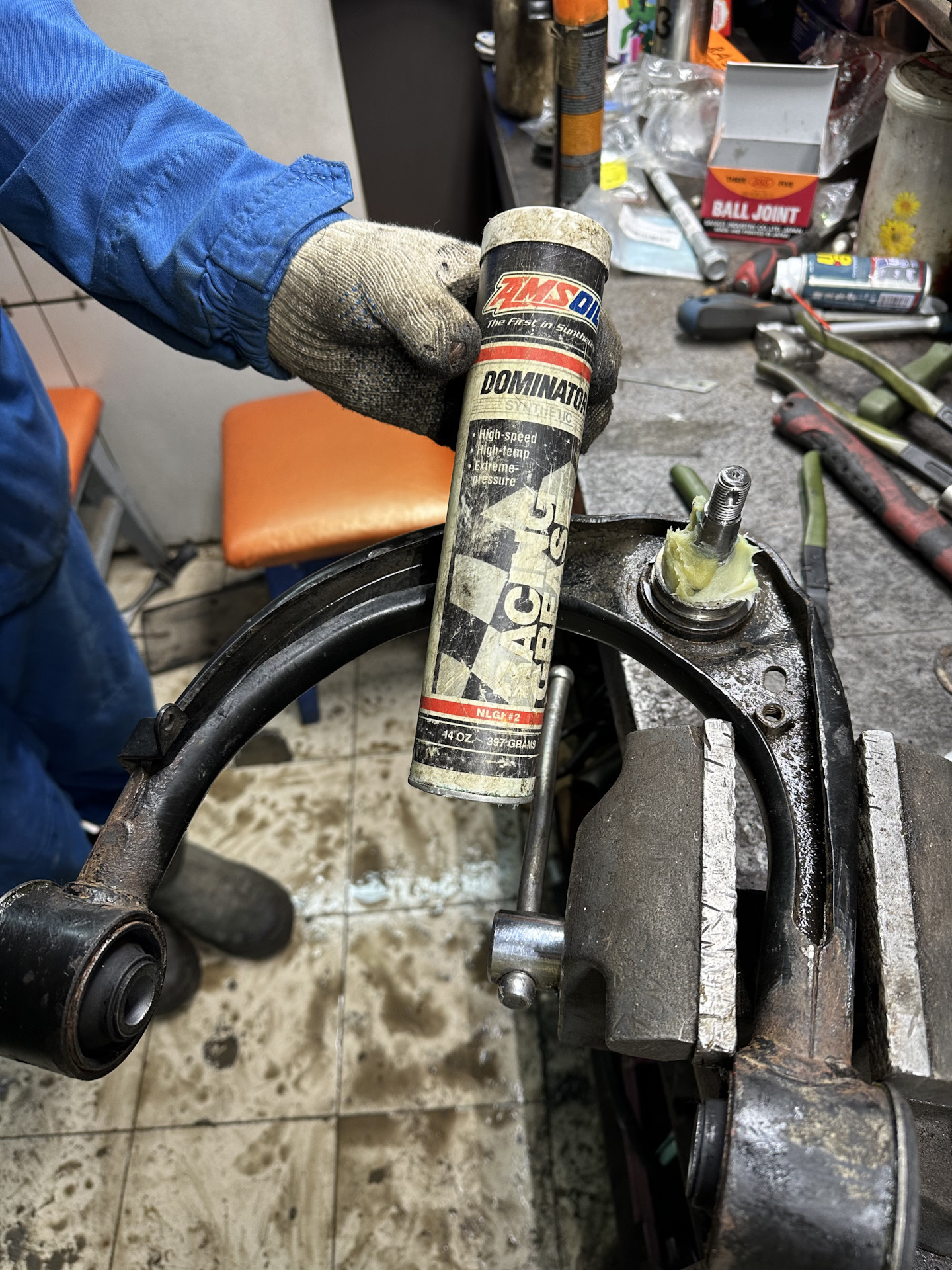 11. Ремонт. Замена шаровой верхнего левого рычага и правой рулевой тяги ...