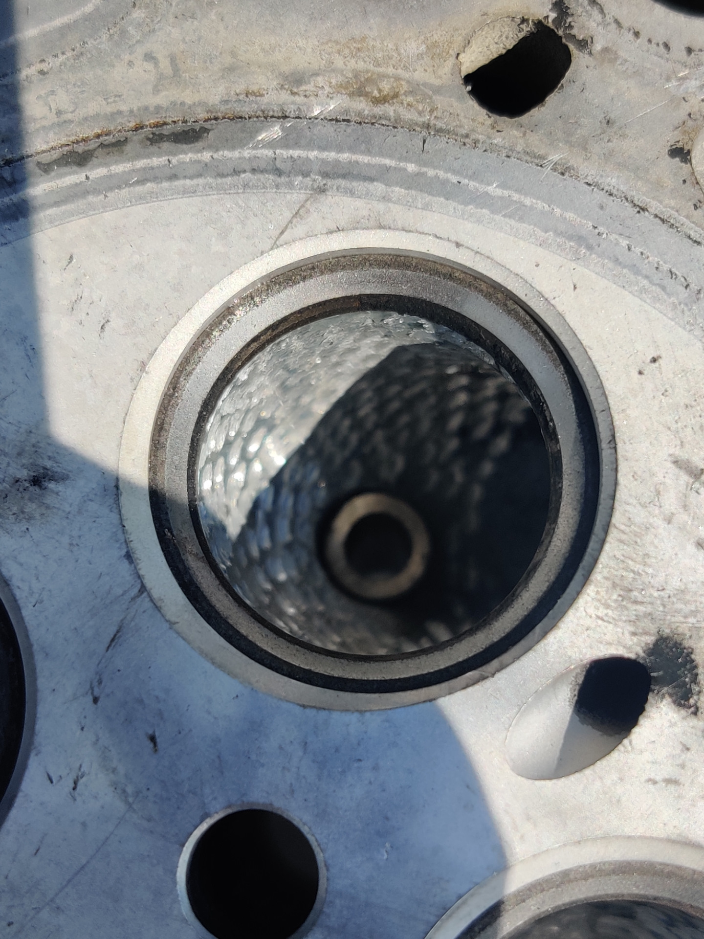 Процесс сброки двигателя на финальной стадии — Ford Kuga (1G), 2 л ...