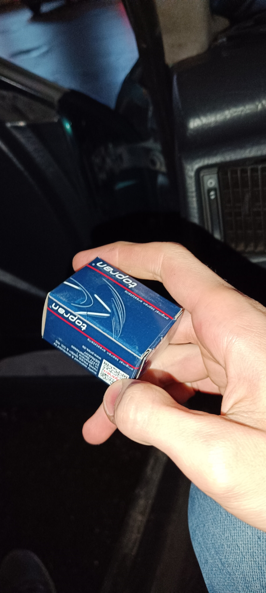 Замена правой форсунки омывателя стекла — Audi 80 (B4), 2 л, 1992 года ...