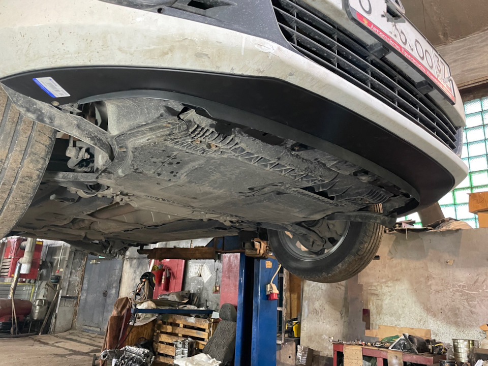 Замена спойлера переднего бампера — Volkswagen Golf Mk6, 1,4 л, 2012 ...