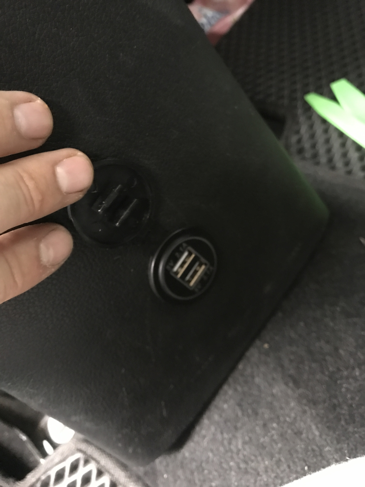 Установка usb на второй ряд — Mitsubishi Outlander (3G), 2 л, 2013 года ...