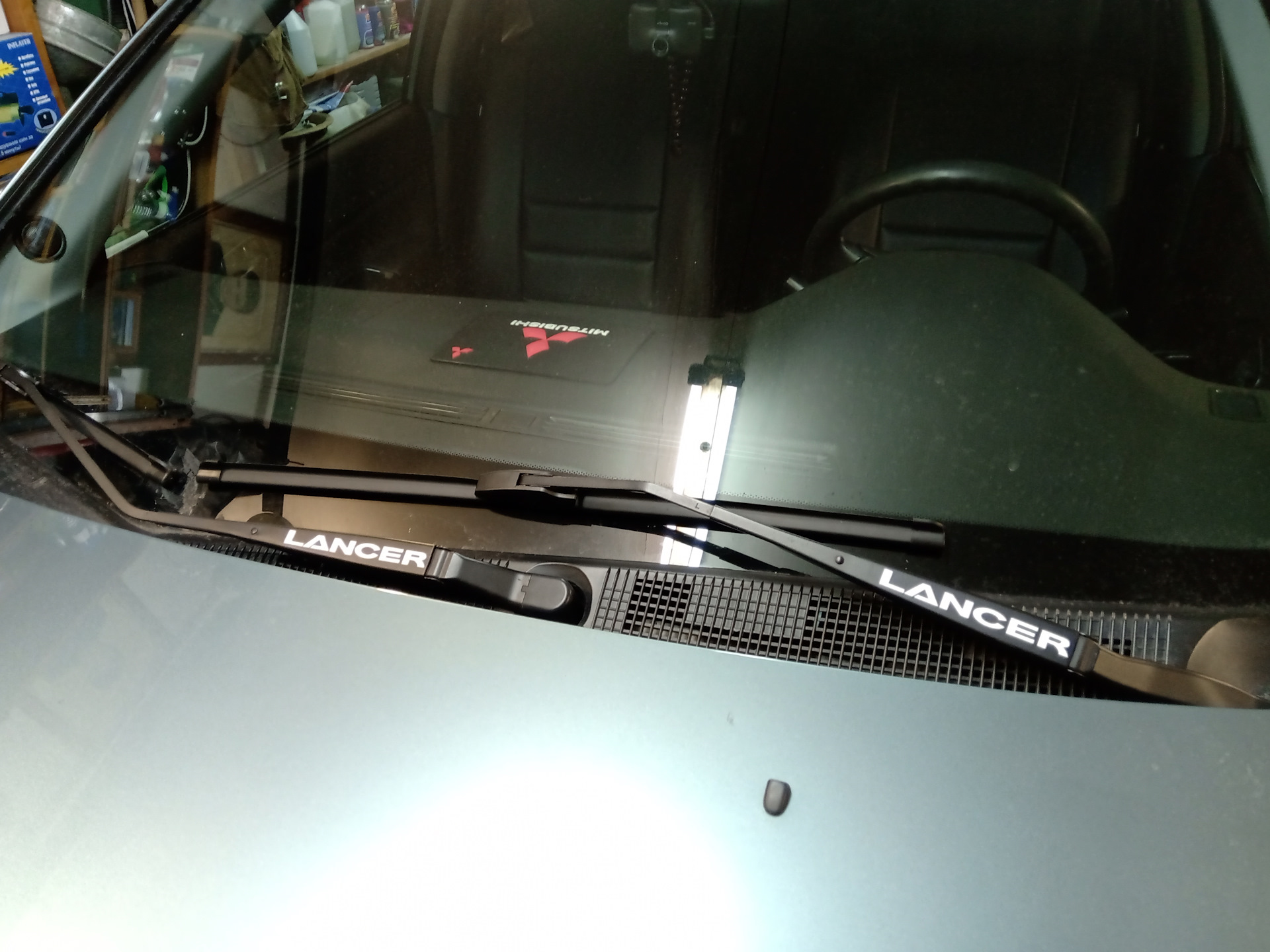 Наклейки Lancer на поводки дворников — Mitsubishi Lancer IX, 1,6 л ...