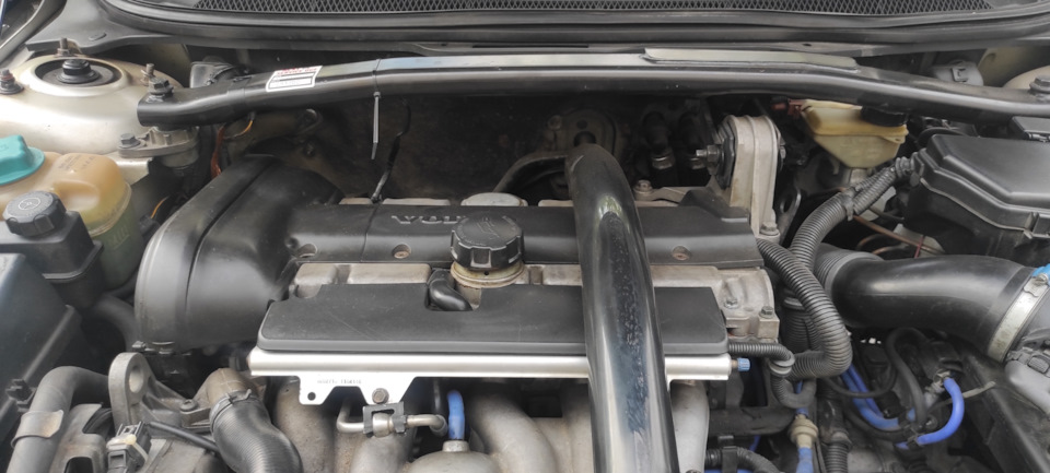 Замена соленоида vvt — Volvo XC70 II, 2,4 л, 2001 года | своими руками ...