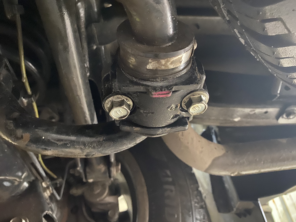 Замена втулок стабилизатора — Toyota Land Cruiser Prado 150-series, 2,8 ...