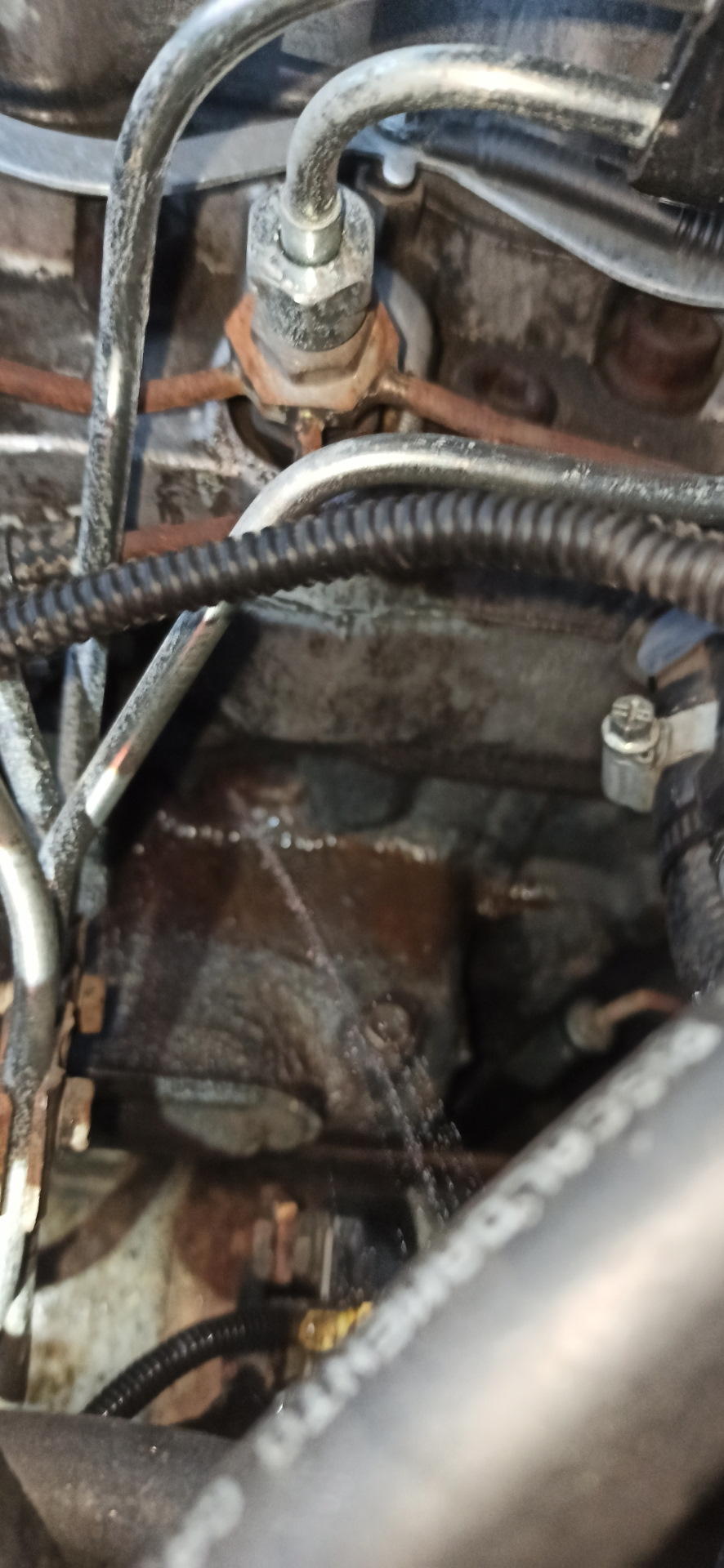 Потёк… — Mitsubishi Pajero (1G), 2,5 л, 1986 года | своими руками | DRIVE2