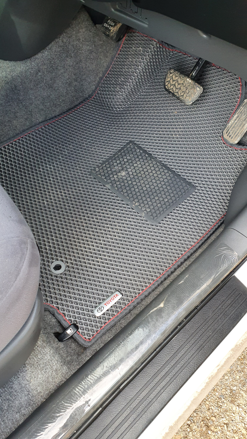 Коврики EVA — Toyota Prius (20), 1,5 л, 2009 года | аксессуары | DRIVE2