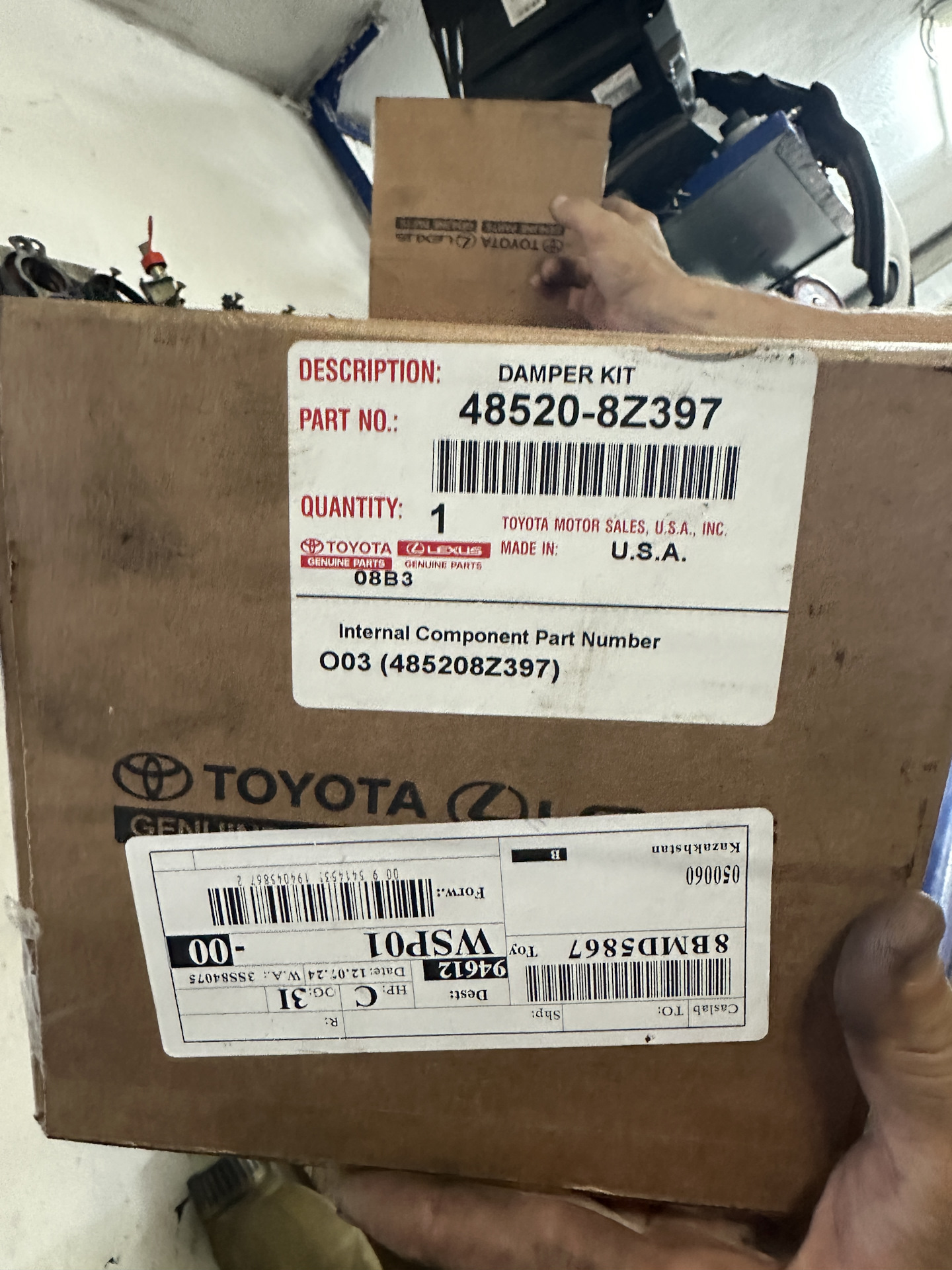 Стойка амортизатора — Toyota Camry (XV70), 2,5 л, 2018 года | запчасти ...