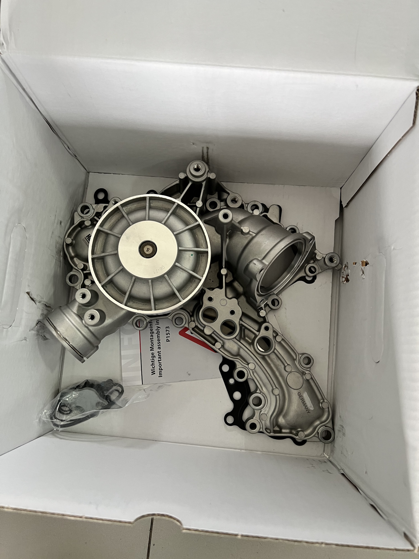 Замена Помпы охлаждения — Mercedes-Benz S 63 AMG (W222), 5 л, 2016 года ...