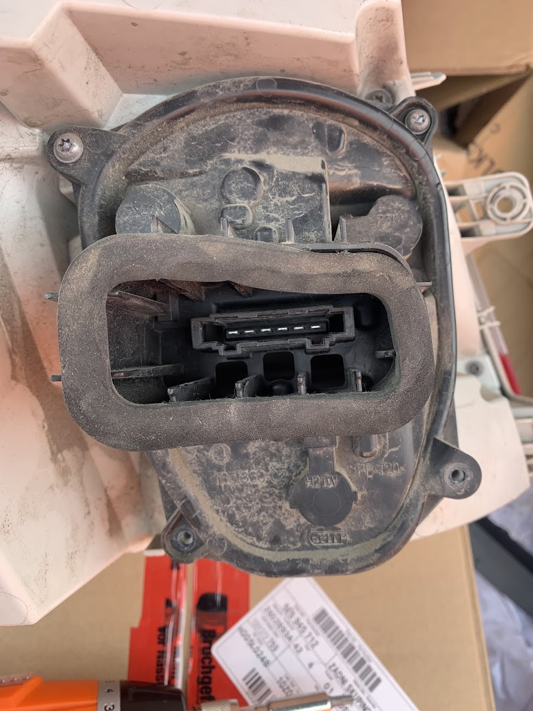 Установка фонарей (версия FL) — Skoda Octavia A7 Mk3, 1,4 л, 2016 года ...