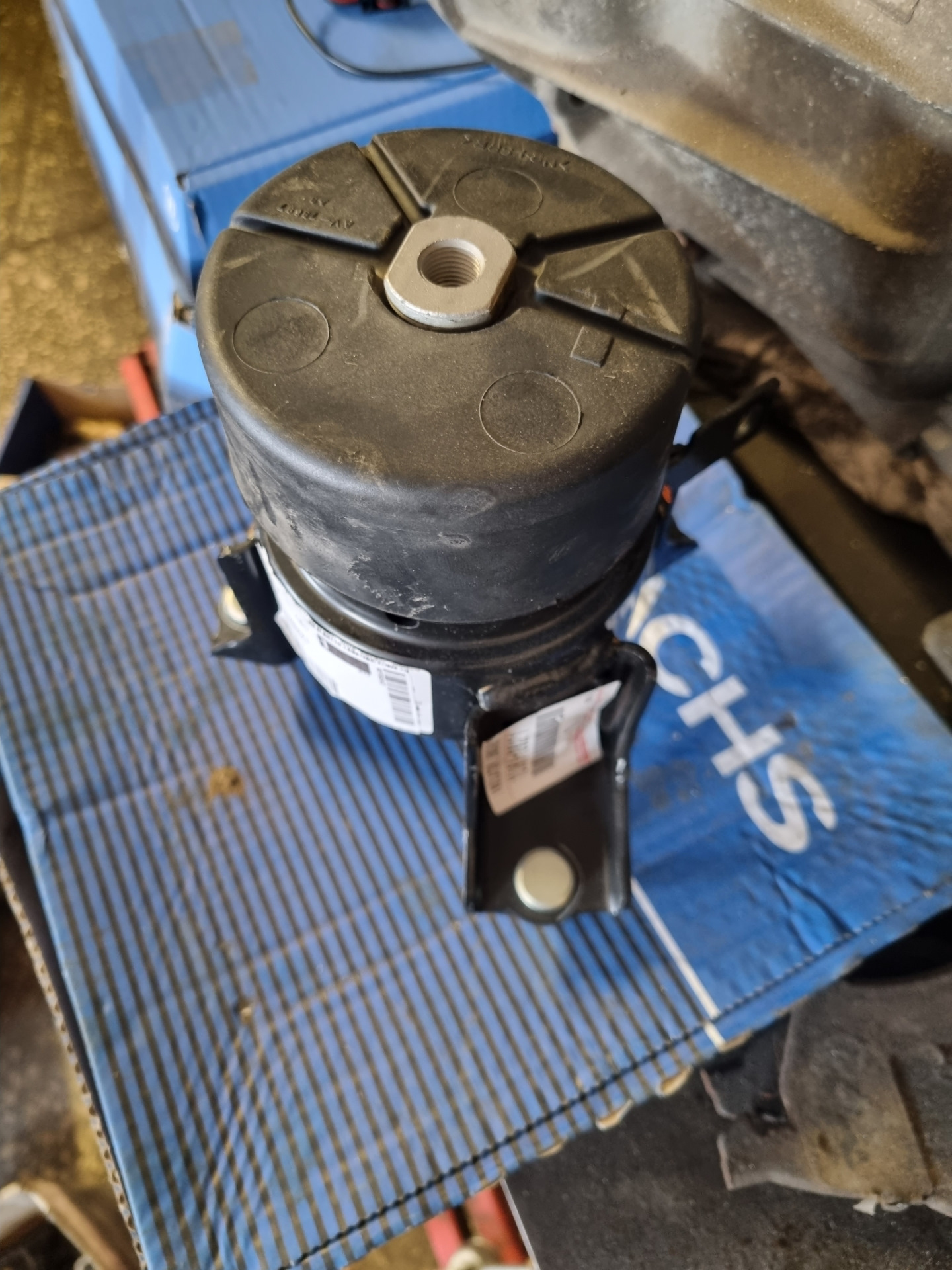 Замена подушки двигателя+ тяга стаба, переборка/реставрация стоик ...