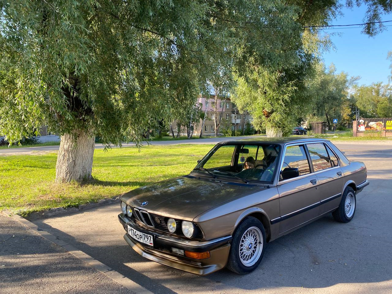 ep/5 Установка губы 'Zender' — BMW 5 series (E28), 1,8 л, 1983 года ...