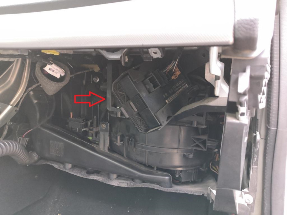 Кнопка открытия багажника из салона — Skoda Octavia RS A5 Mk2, 2 л ...