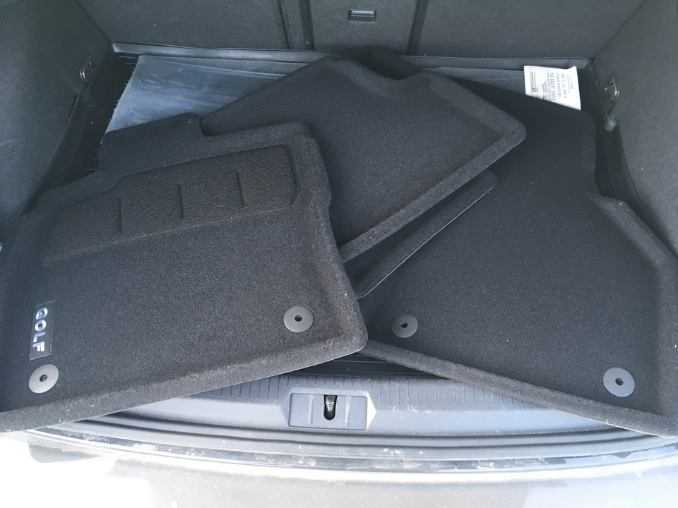 ковровый пост — Volkswagen Golf Mk7, 1,4 л, 2013 года | аксессуары | DRIVE2