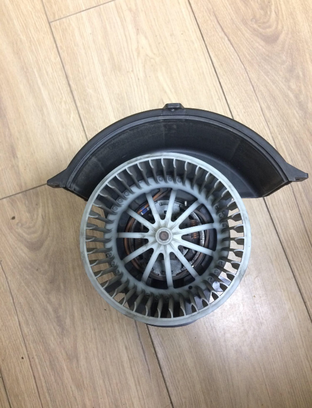 4L1820021 Мотор отопителя салона AUDI Q7 06-/PORSCHE CAYENNE 02 ...