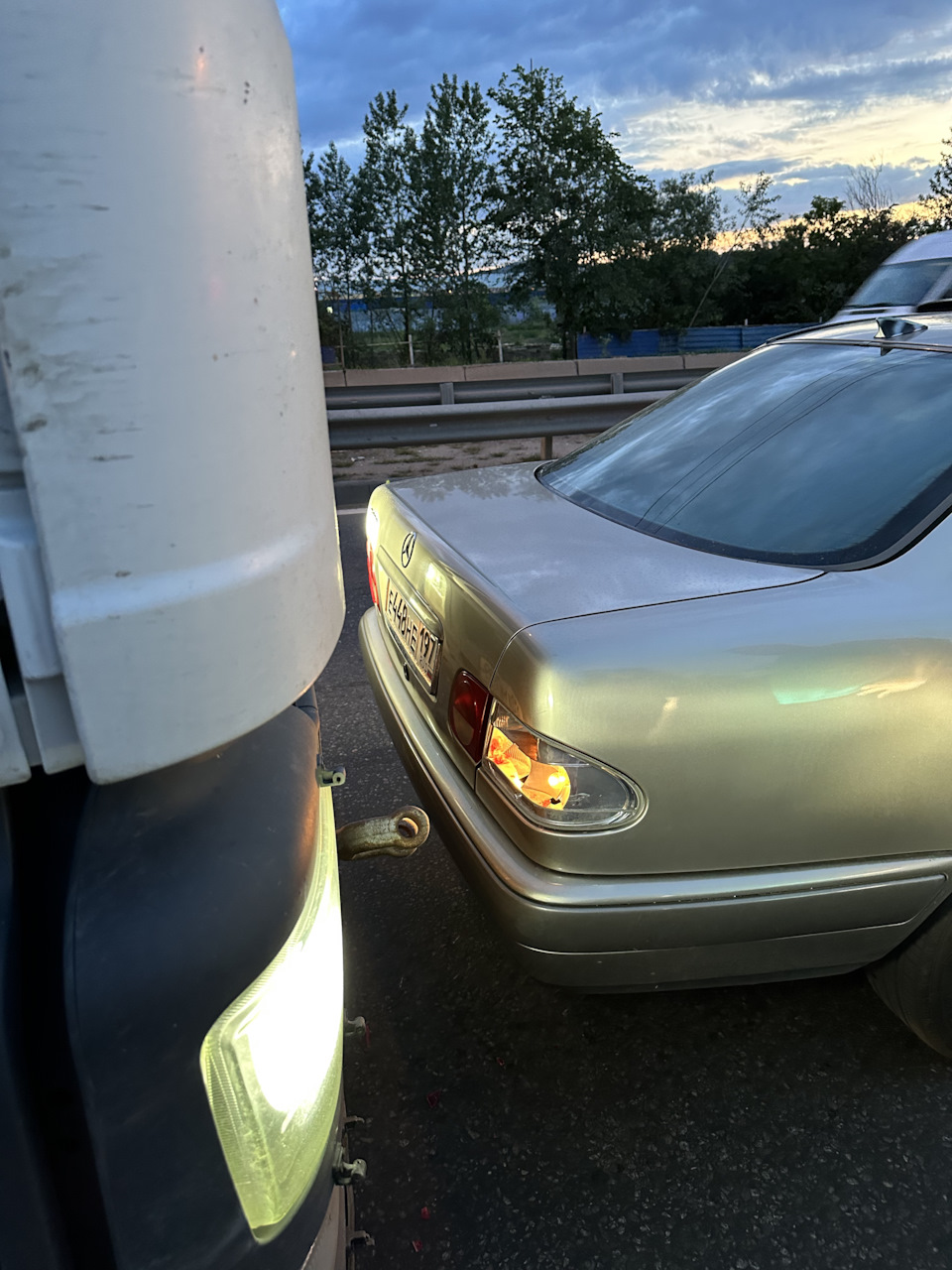 ДТП на ровном месте — Mercedes-Benz E-Class (W210), 2 л, 1995 года ...