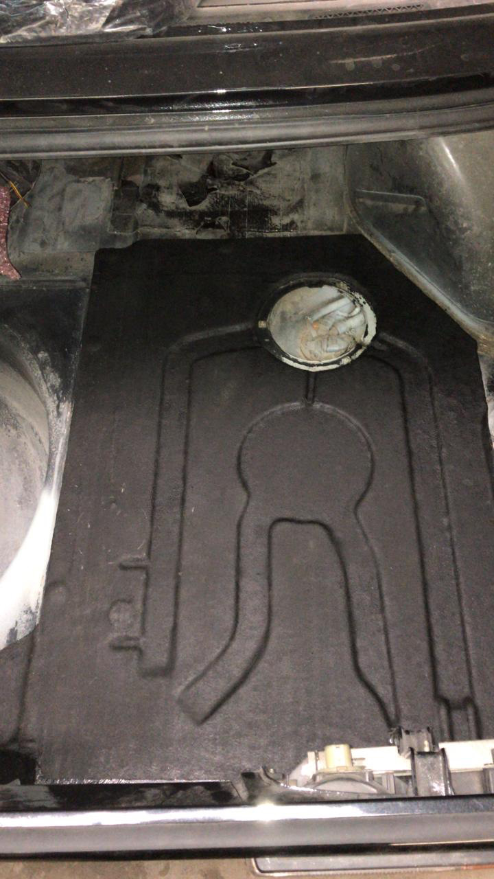 Родная виброшумоизоляция на днище — BMW 5 series (E28), 3,5 л, 1986 ...