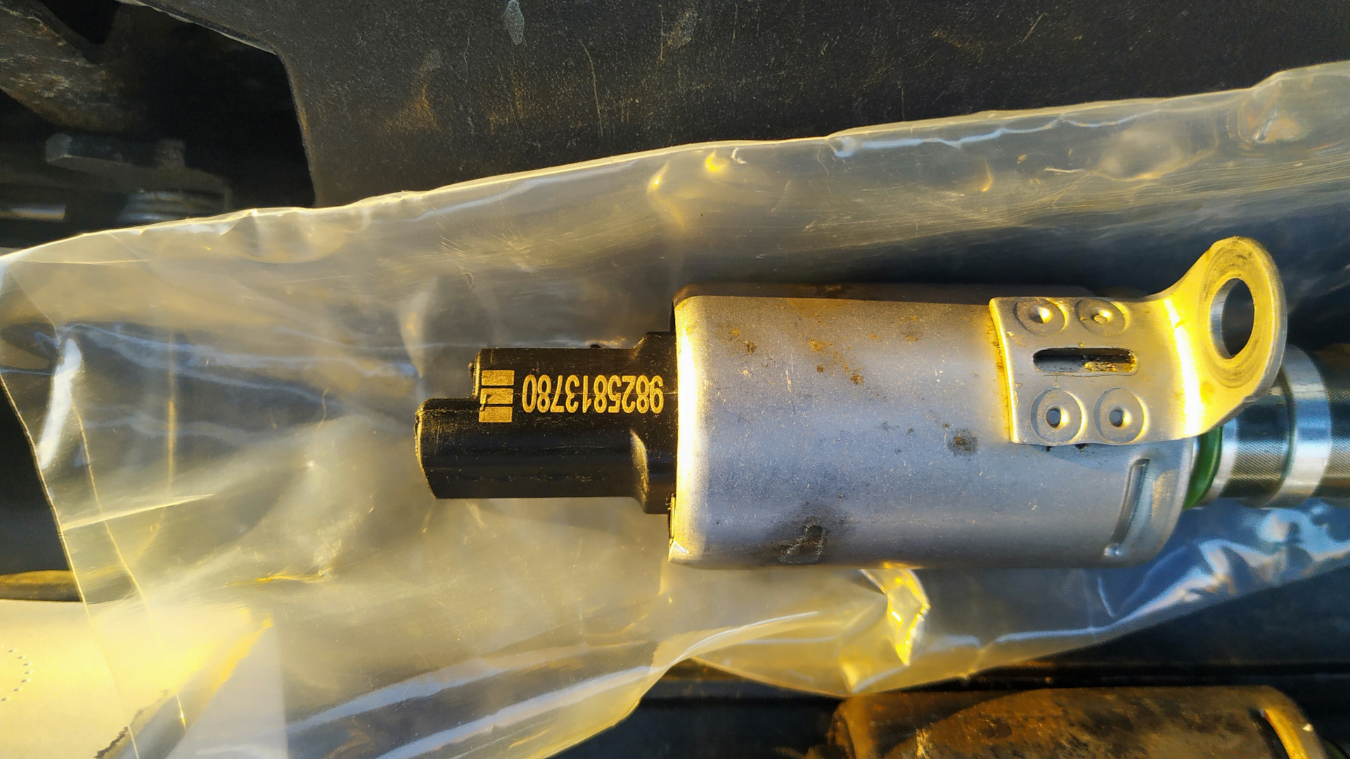 Клапан регулятора фаз — Citroen C4 (2G), 1,6 л, 2012 года | запчасти ...