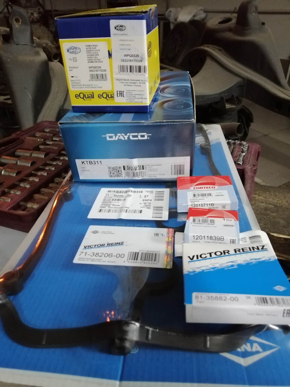 813588200 Уплотняющее кольцо, коленчатый вал VICTOR REINZ | Запчасти на ...