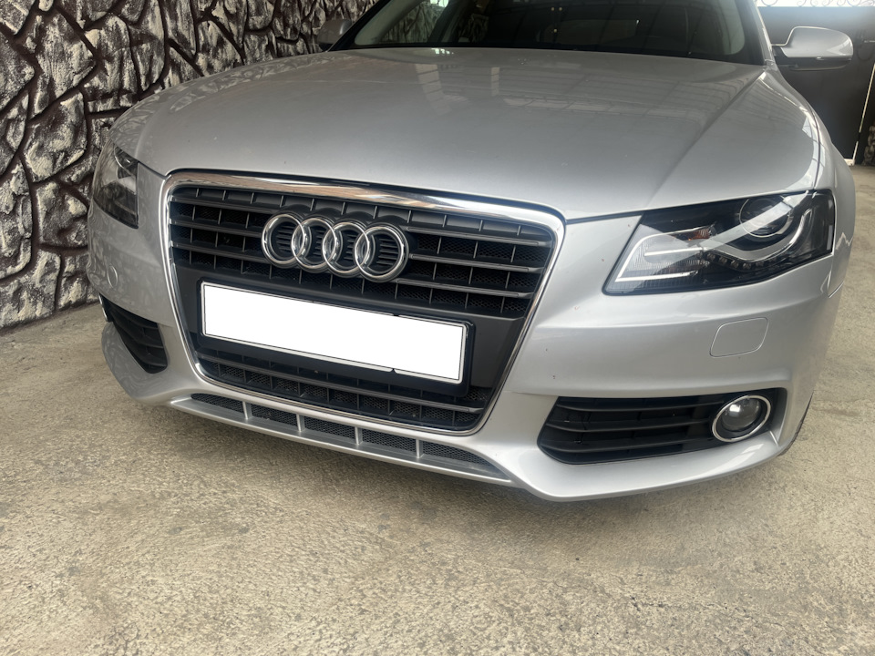 Добавил хрома на решетку радиатора — Audi A4 Avant (B8), 2 л, 2009 года ...