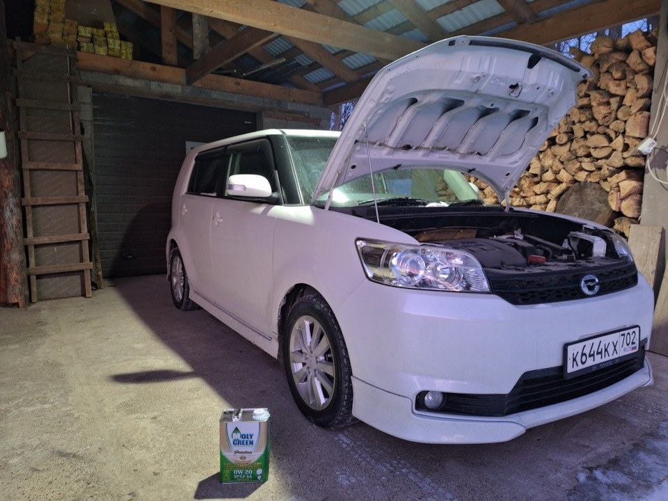 Замена масло в двигателе — Toyota Corolla Rumion, 1,8 л, 2015 года ...