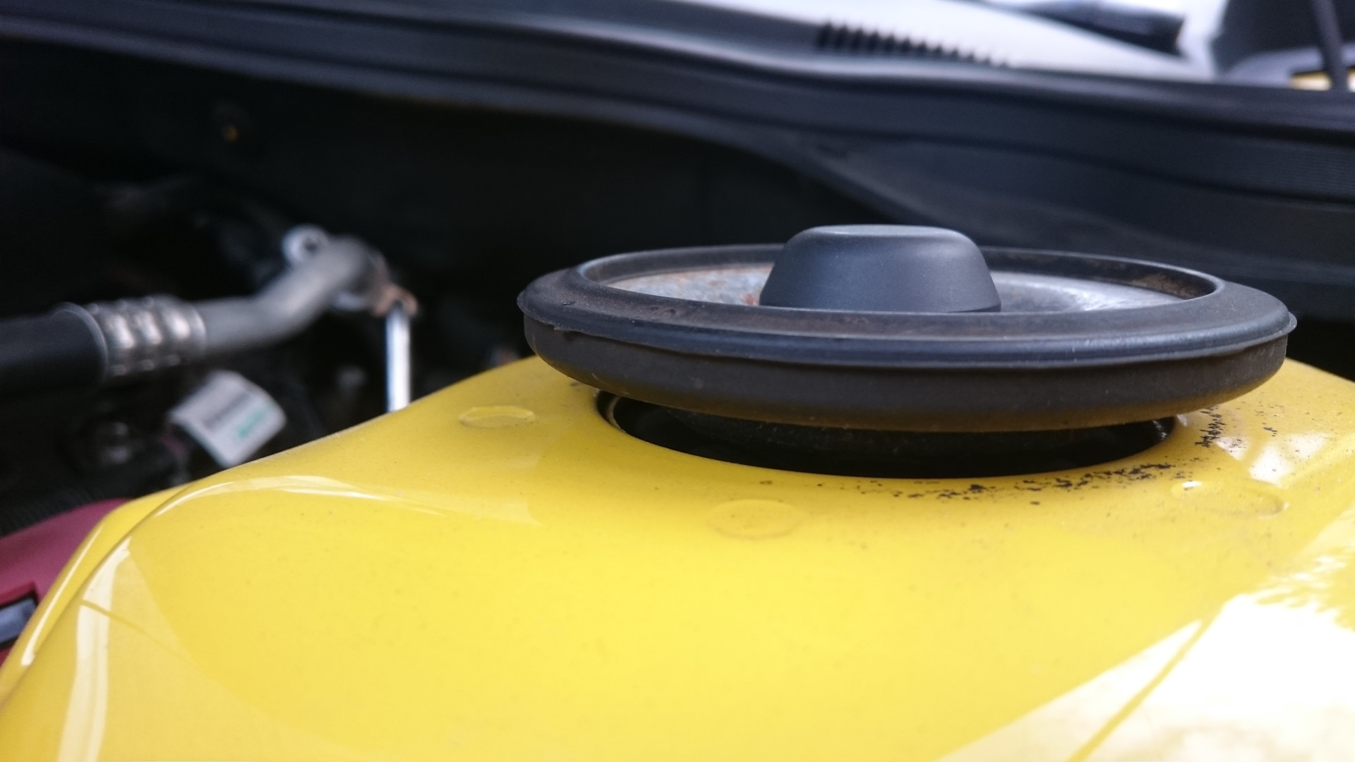 Замена опоры переднего амортизатора / Выпирает шток амортизатора ...