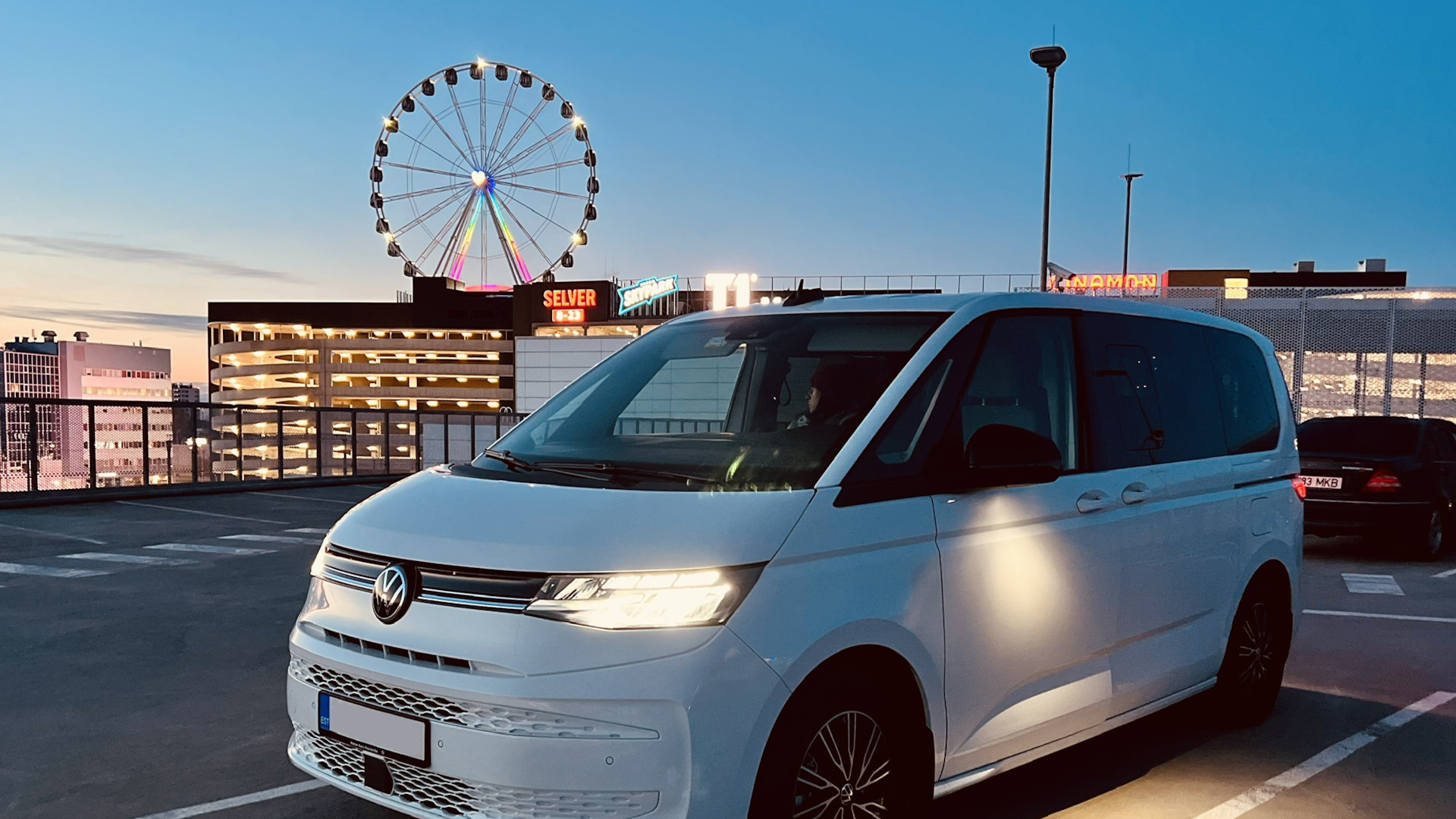 Volkswagen Multivan (T7) 2.0 бензиновый 2022 | на DRIVE2
