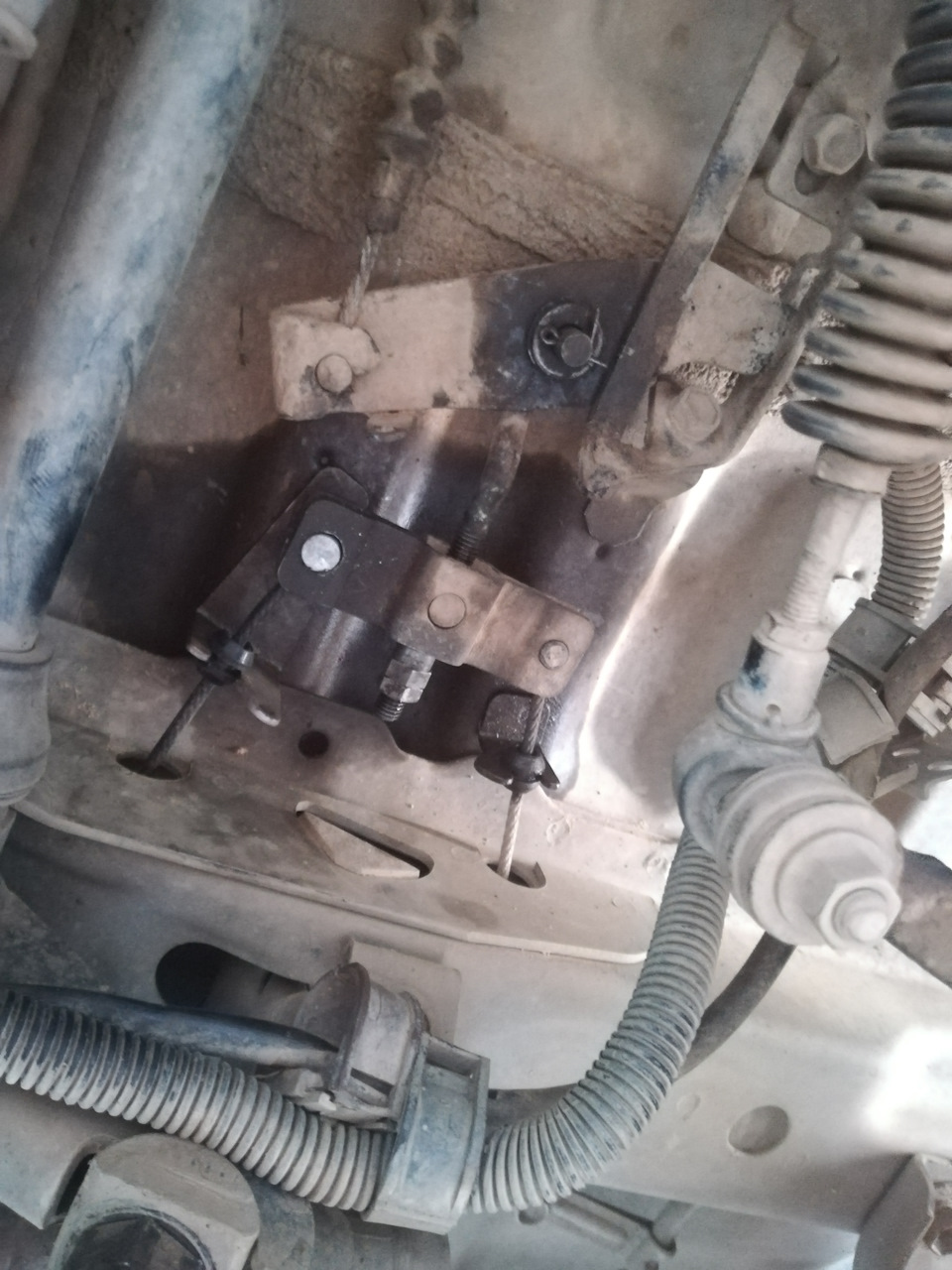 Замена тросика ручника на китайский аналог от SR50 — Toyota Master Ace ...