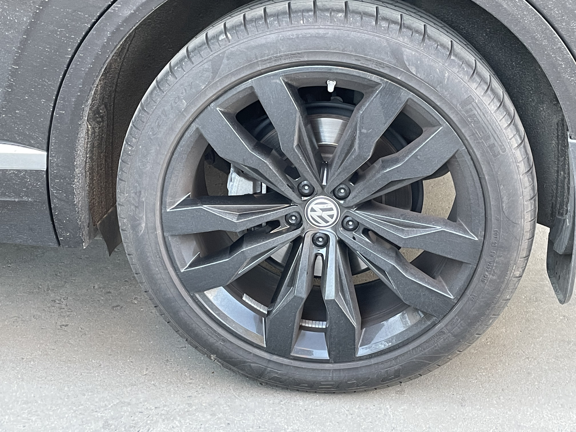 Колпачки колесных болтов Vag — Volkswagen Touareg (3G), 2 л, 2019 года ...