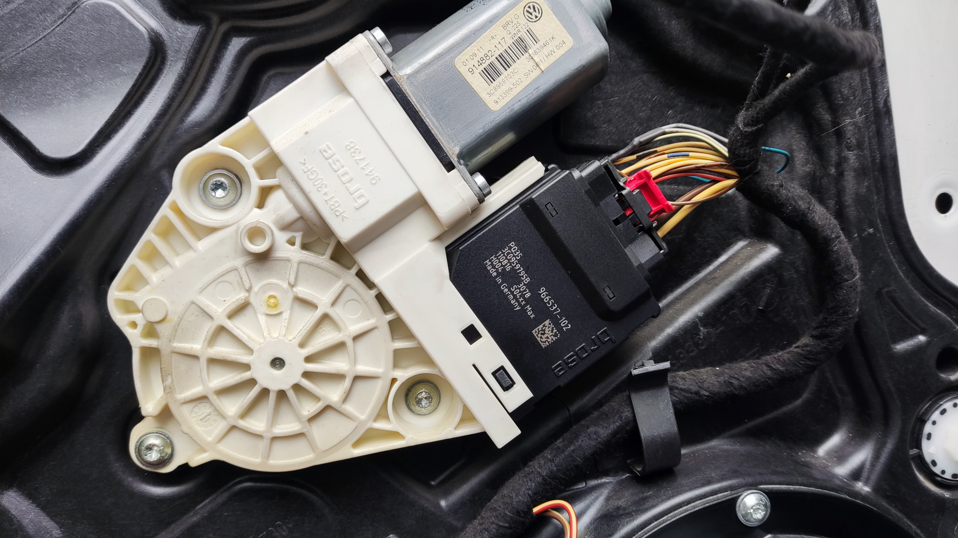 Подсветка ручек и около дверного пространства — Volkswagen Passat CC, 2 ...