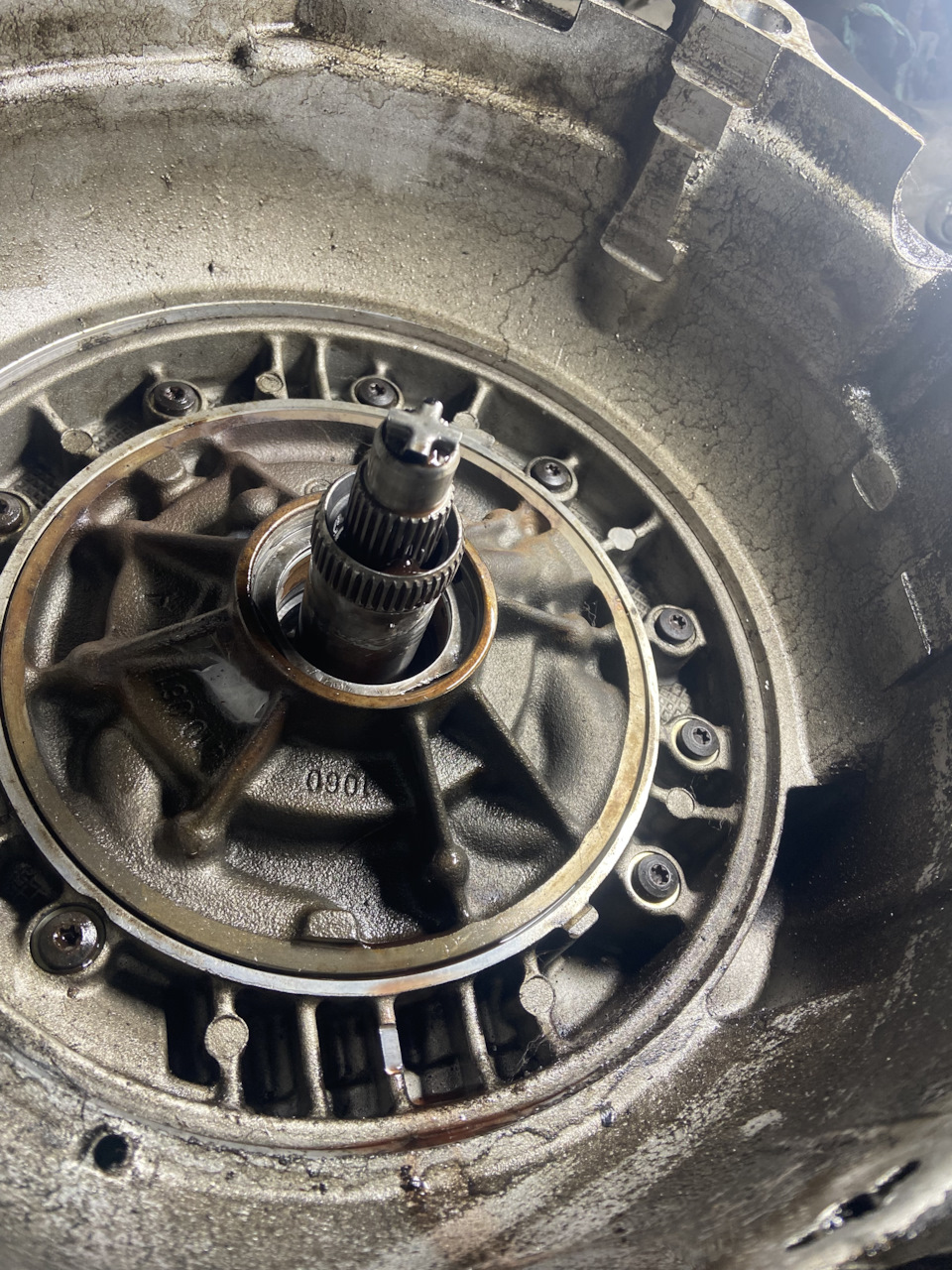 Замена сальника на акпп — Audi A8 (D2), 2,5 л, 1997 года | просто так ...