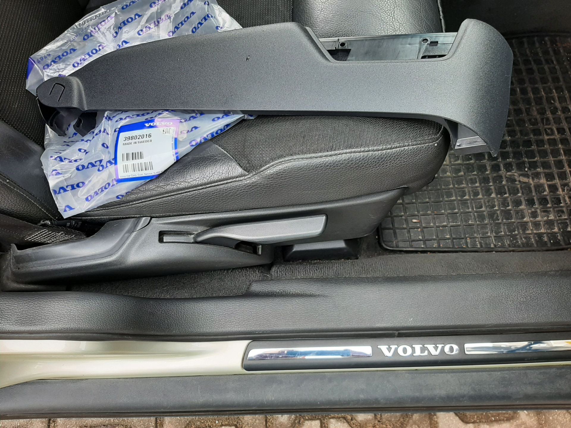 Боковины сидений — Volvo S60 (1G), 2,4 л, 2006 года | расходники | DRIVE2