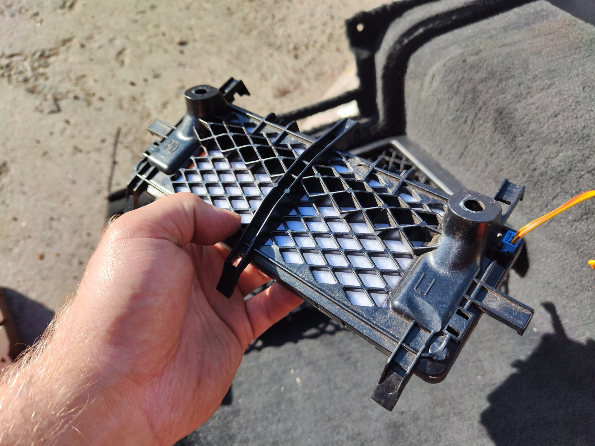 Установка потолочных динамиков е91. Финальный штрих Logic 7. — BMW 3 ...