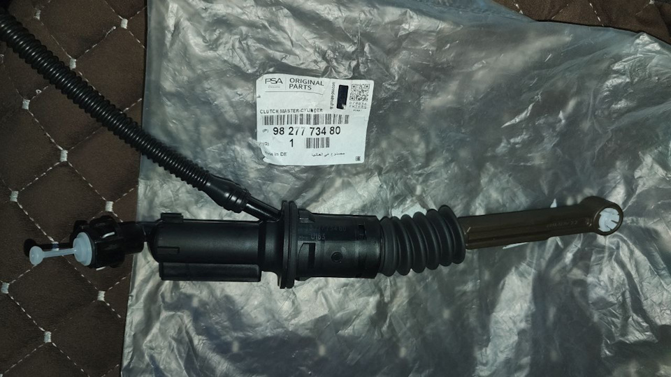 🧑🏻‍🔧 №50. Замена главного и рабочего цилиндров сцепления и тормозухи ...