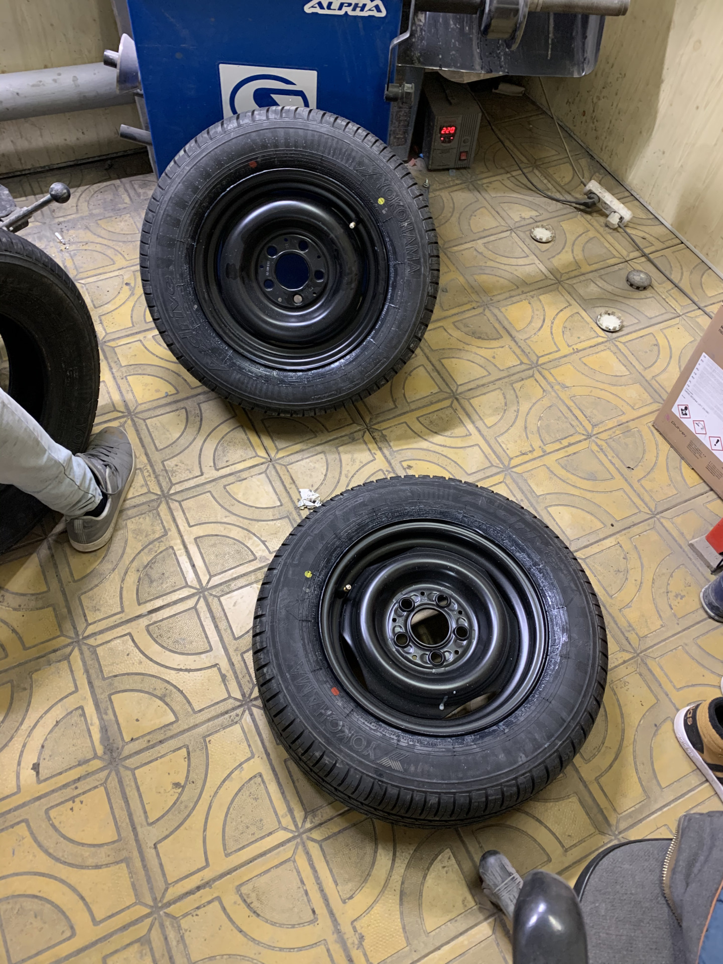 Штампованные колеса. — Mercedes-Benz W123, 2,3 л, 1983 года | колёсные ...