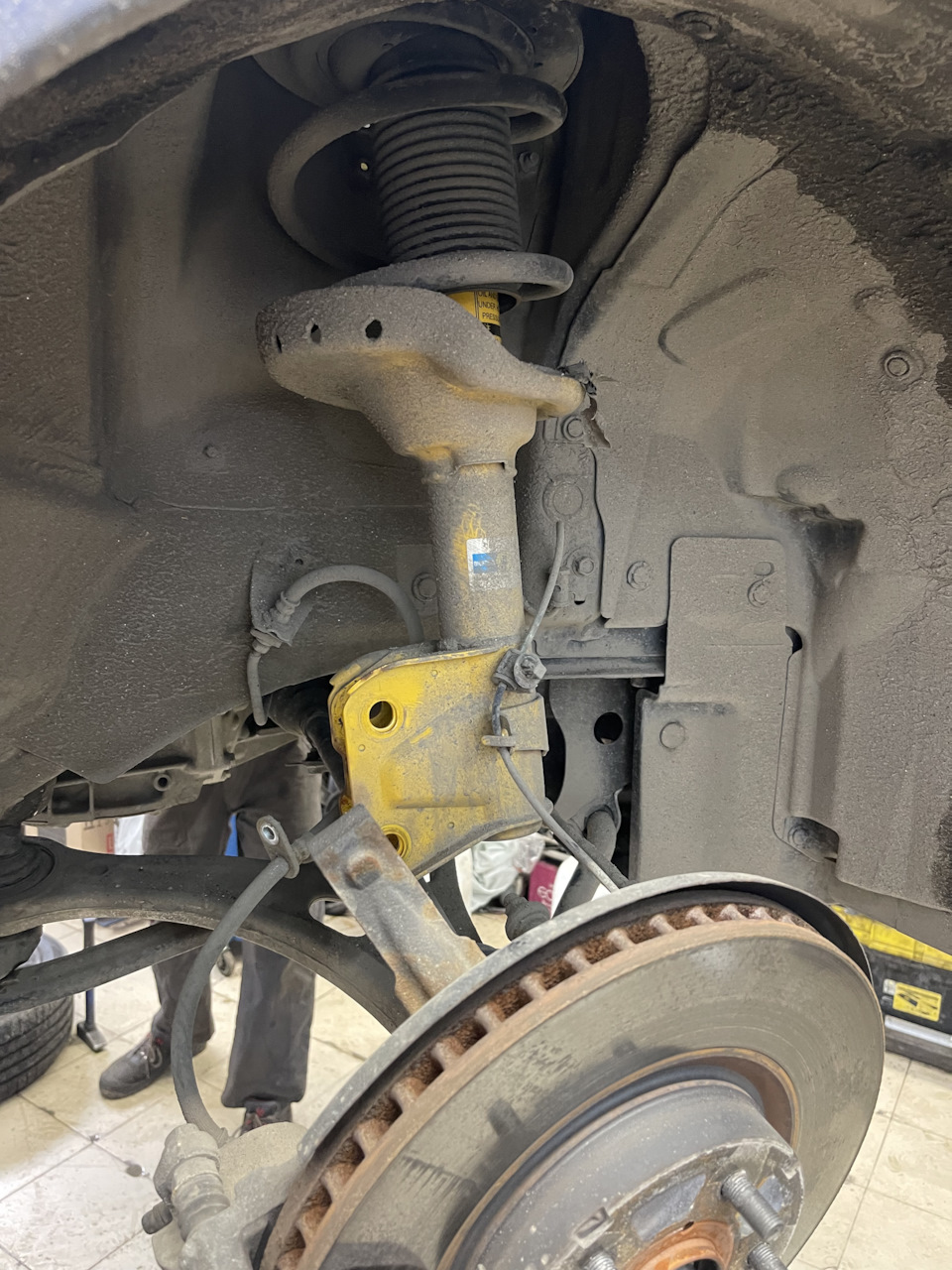 Замена амортизаторов. Пружинка в рейке. Задние колодки — Subaru Levorg ...