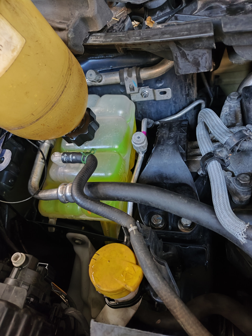 Теплообменник, масло в расширительный бачок — Renault Grand Scenic IV ...