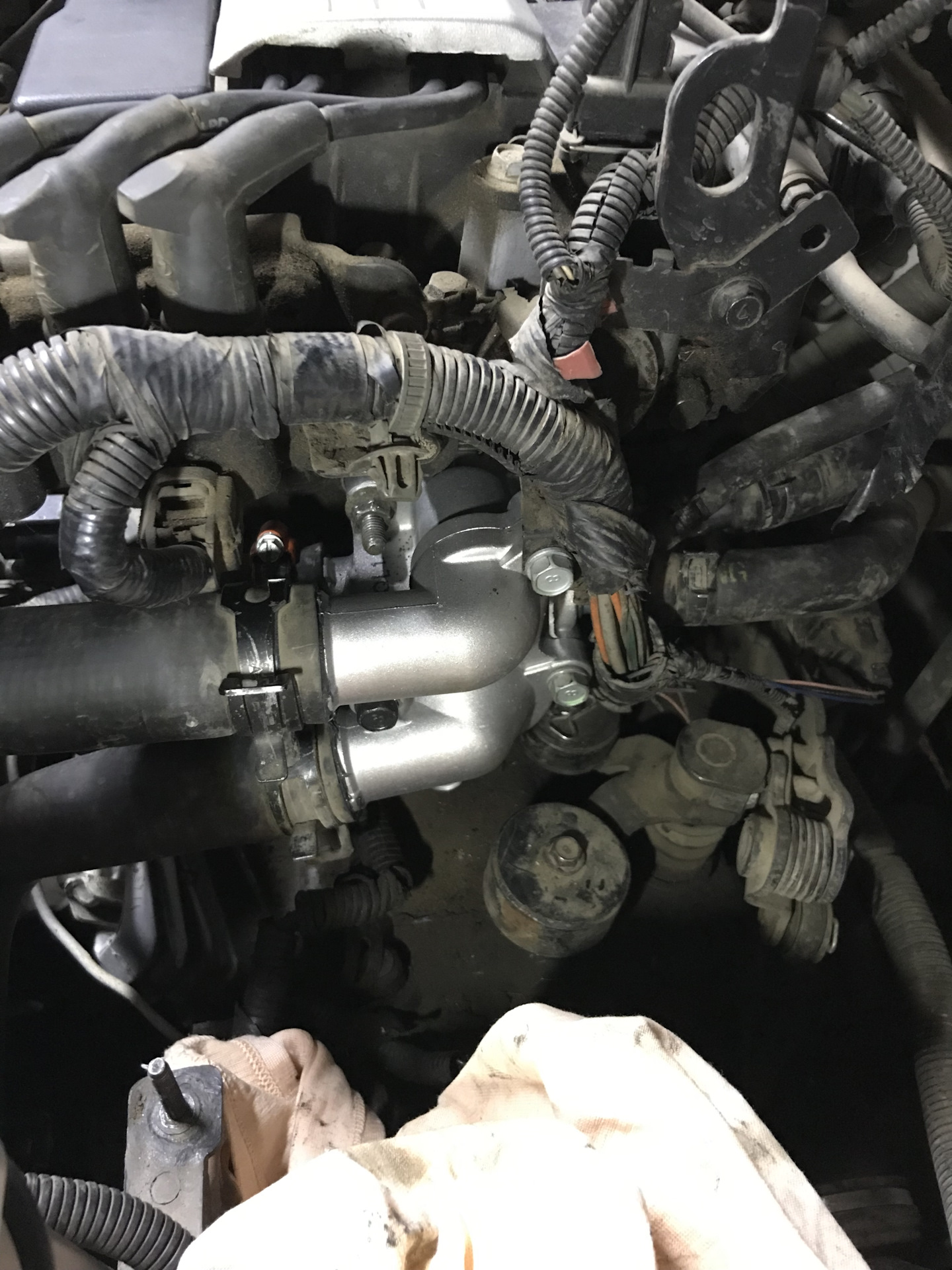 Новый мт радиатор, корпус термостата и его крышка/фланец — Hyundai ...