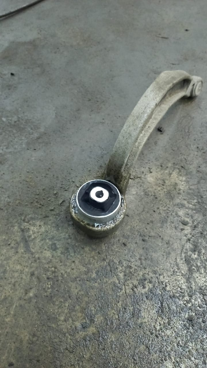 Замена гидравлических сайлентблоков кривых рычагов! — Audi A4 (B8), 2 л ...