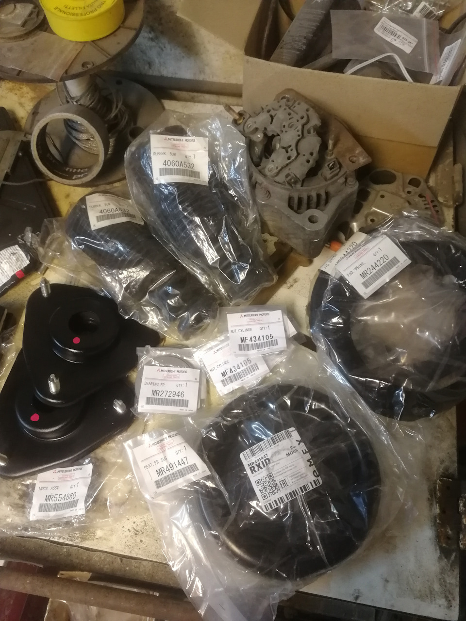 #27 Передние стойки амортизатора, полный комплект лансер 9 2.0 ...