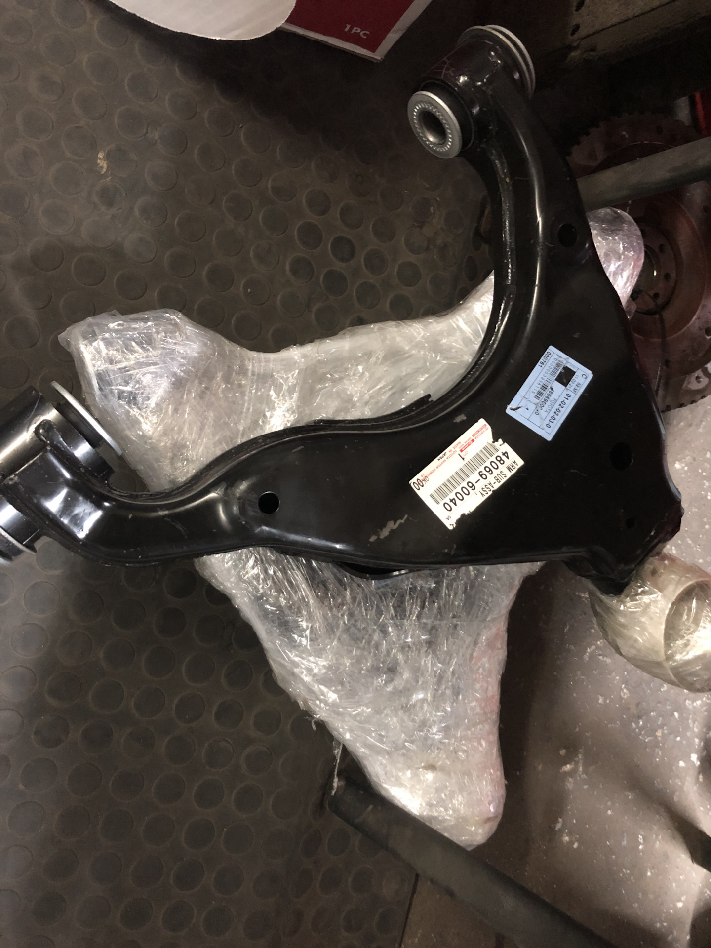 Замена нижних рычагов с болтами — Toyota Land Cruiser Prado 150-series ...