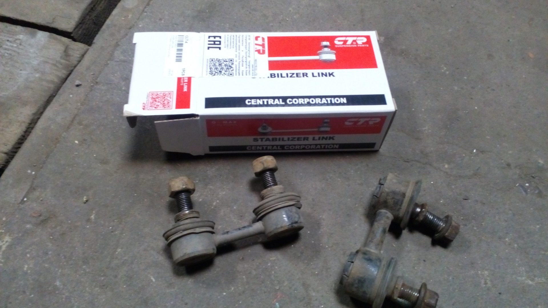 Заменил, задние втулки стабилизатора, и стойки стабилизатора в круг ...