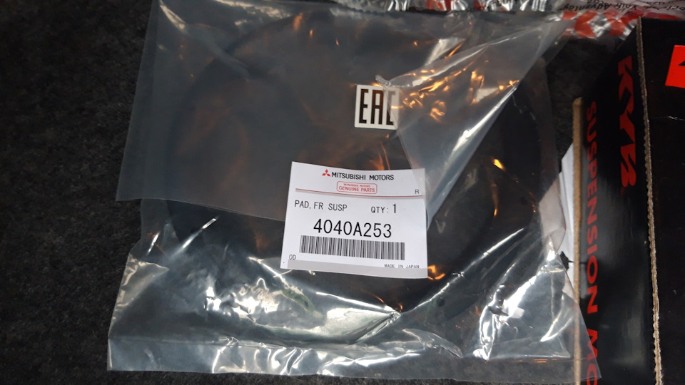 Замена передних стоек — Mitsubishi Lancer X, 1,5 л, 2009 года ...