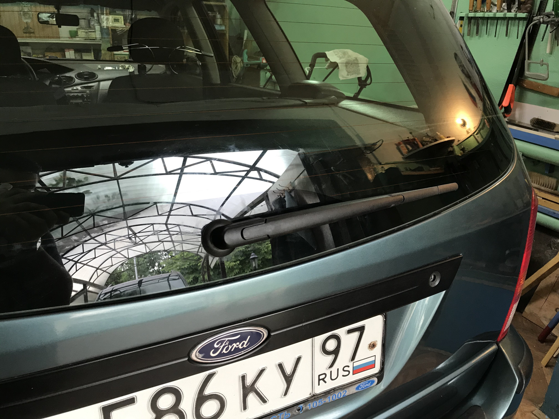 Хотелка получена, замена поводка заднего дворника — Ford Focus Wagon I ...