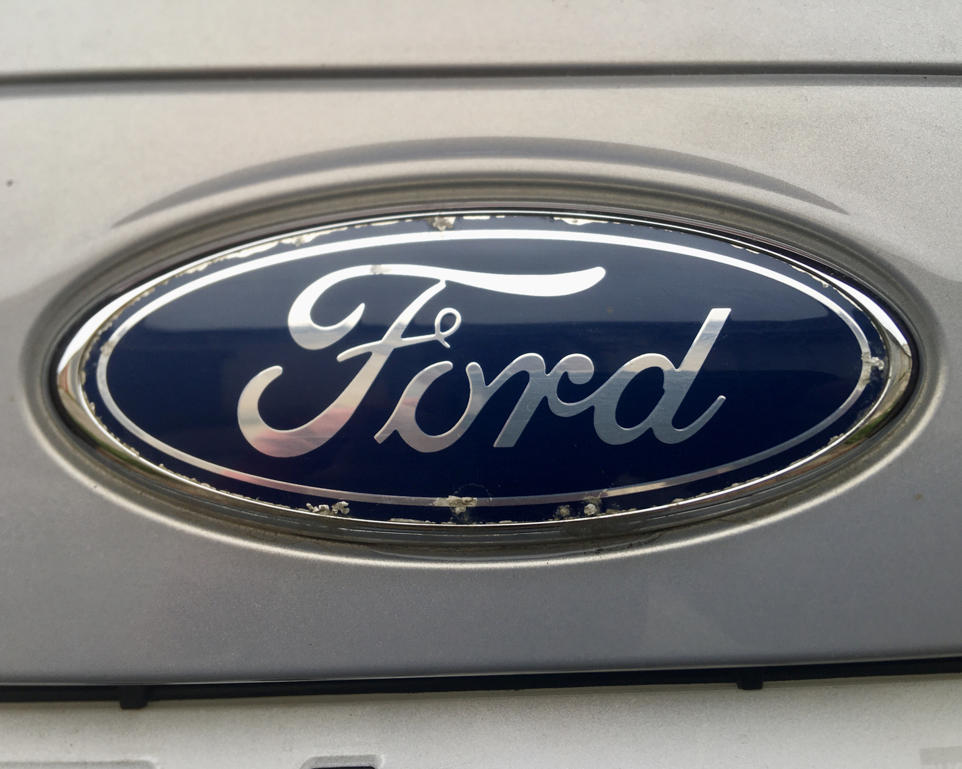 Обновил эмблему багажника — Ford Mondeo IV, 2 л, 2012 года | своими ...
