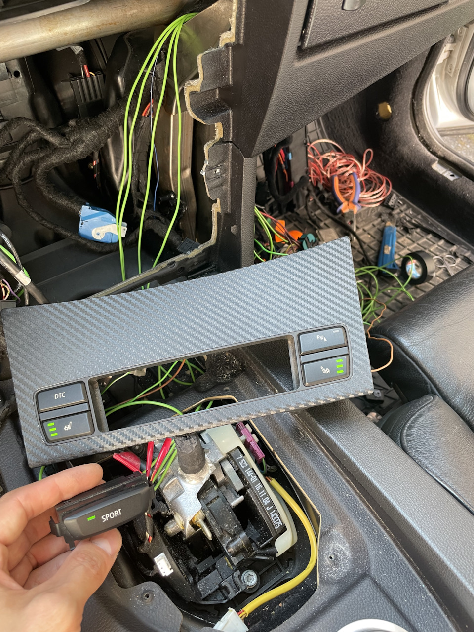 Установка рестайл консоли SZM на 2004 дорестайл — BMW 5 series (E60), 3 ...