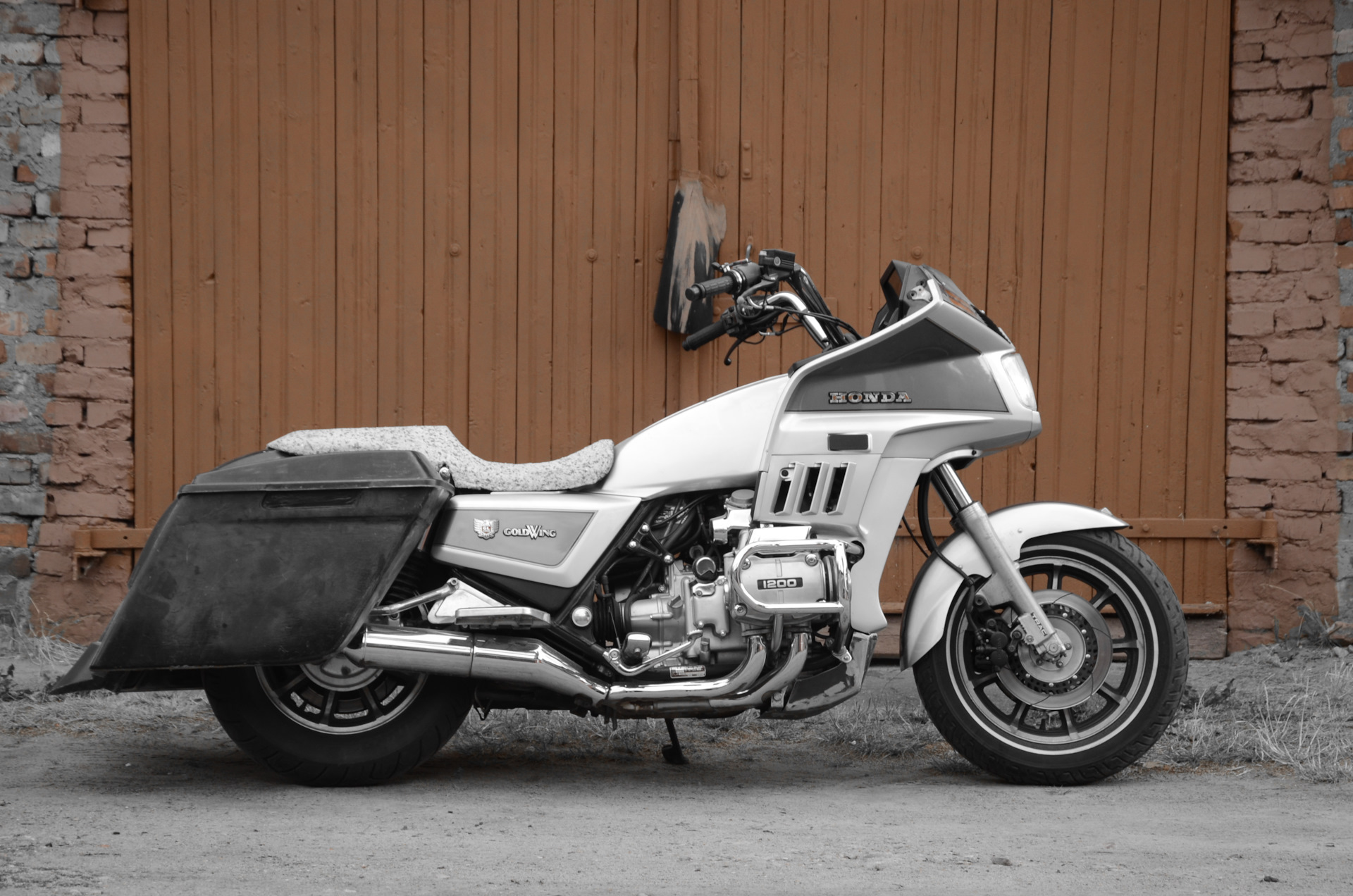 Honda Gold Wing 1200 — Строю BAGGER из Голды #3. Хвост на месте, первый ...