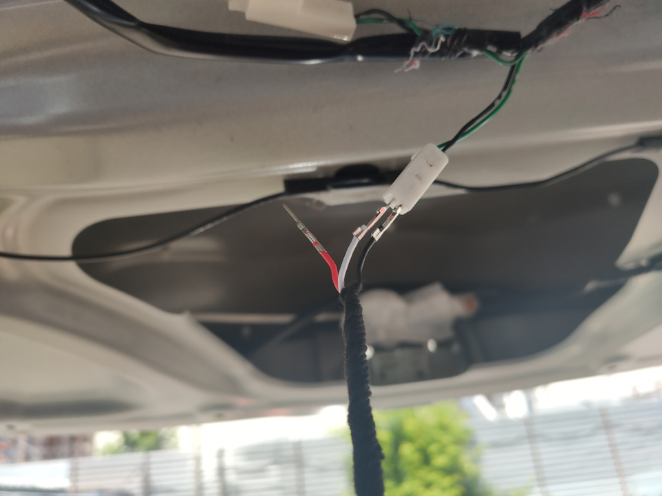 Кнопка открывания багажника из нутри. — Mitsubishi Pajero Sport (3G), 2 ...