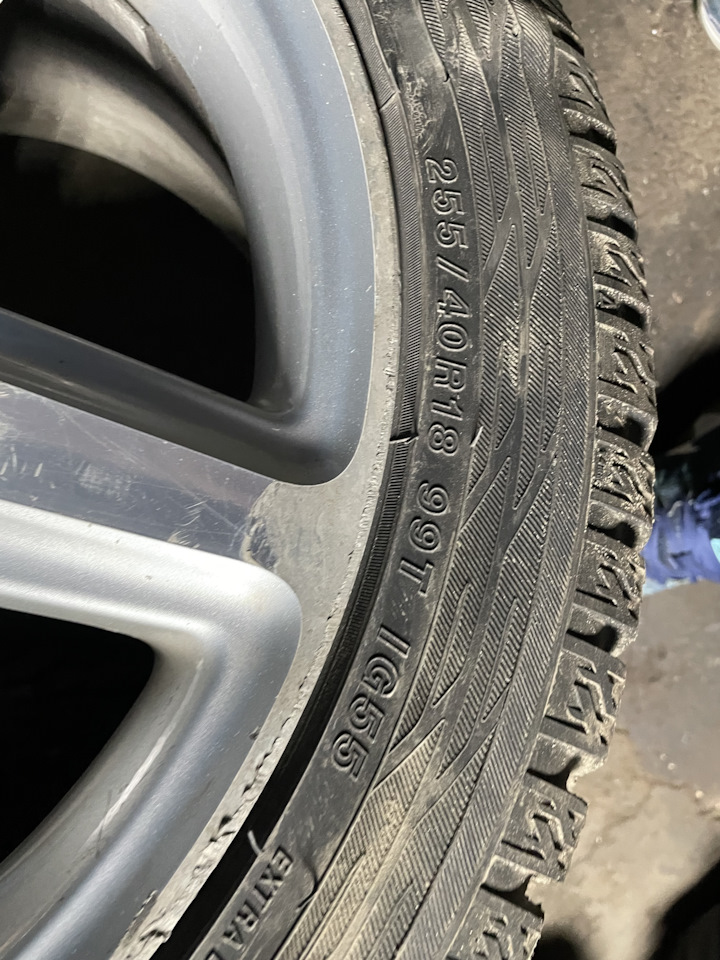 Шины зимние шипованные Yokohama 255/40 R18, литые диски Mercedes 8 ...